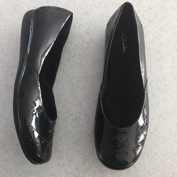 Clarks | Shoes | Clarks Patent Leather Black Flats Size 85 Womens ...